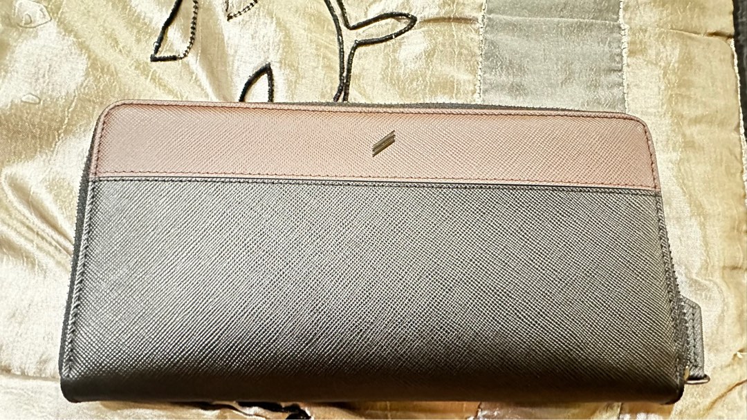 Daniel Hechter Long Zip Wallet, Men's Fashion, Watches & Accessories ...