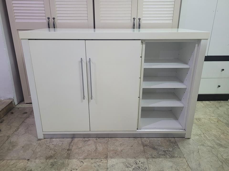 FS: KITCHEN COUNTER | BAR TABLE *duco finish *heavy *adjustable shelves ...