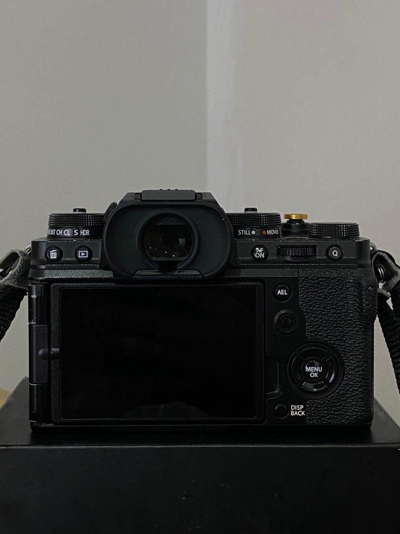 Fujifilm XT4 XT-4 Fujinon XF35mm F1.4R, Photography, Cameras on Carousell