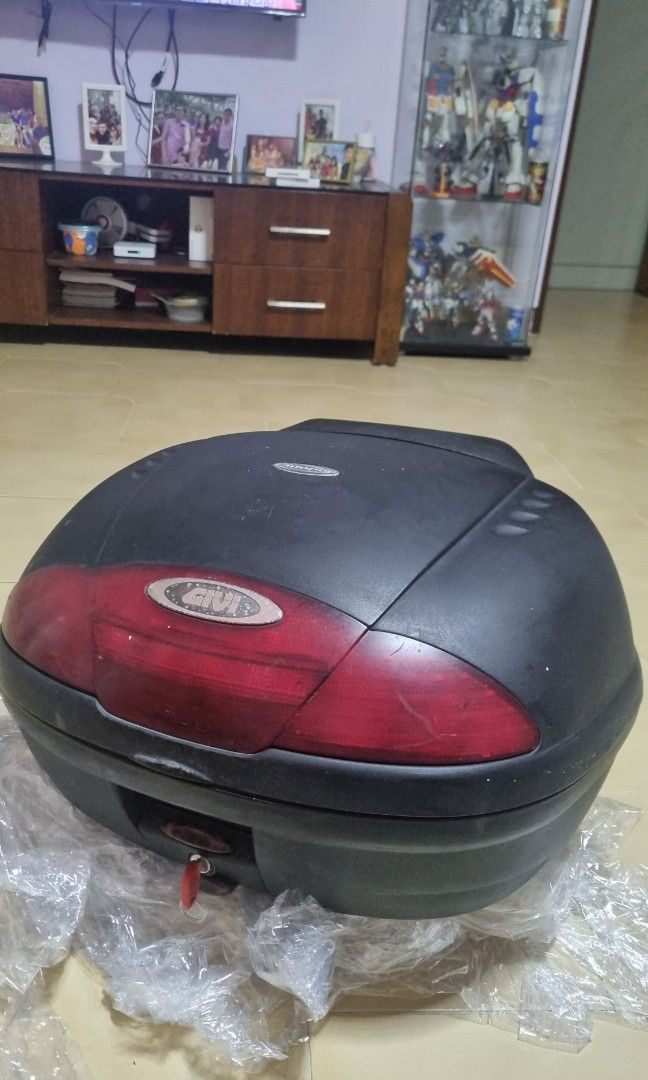 Givi Simply E450N 45L top box w backrest & mounts, Motorcycles ...