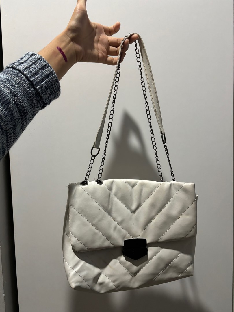 Handbeg, Women's Fashion, Bags & Wallets, Cross-body Bags on Carousell