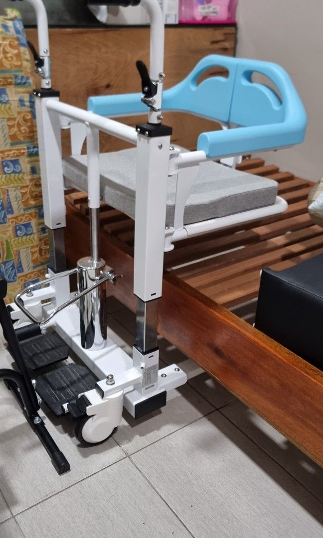 HYDRAULIC TRANSFER COMMODE CHAIR, Health & Nutrition, Medical Supplies ...
