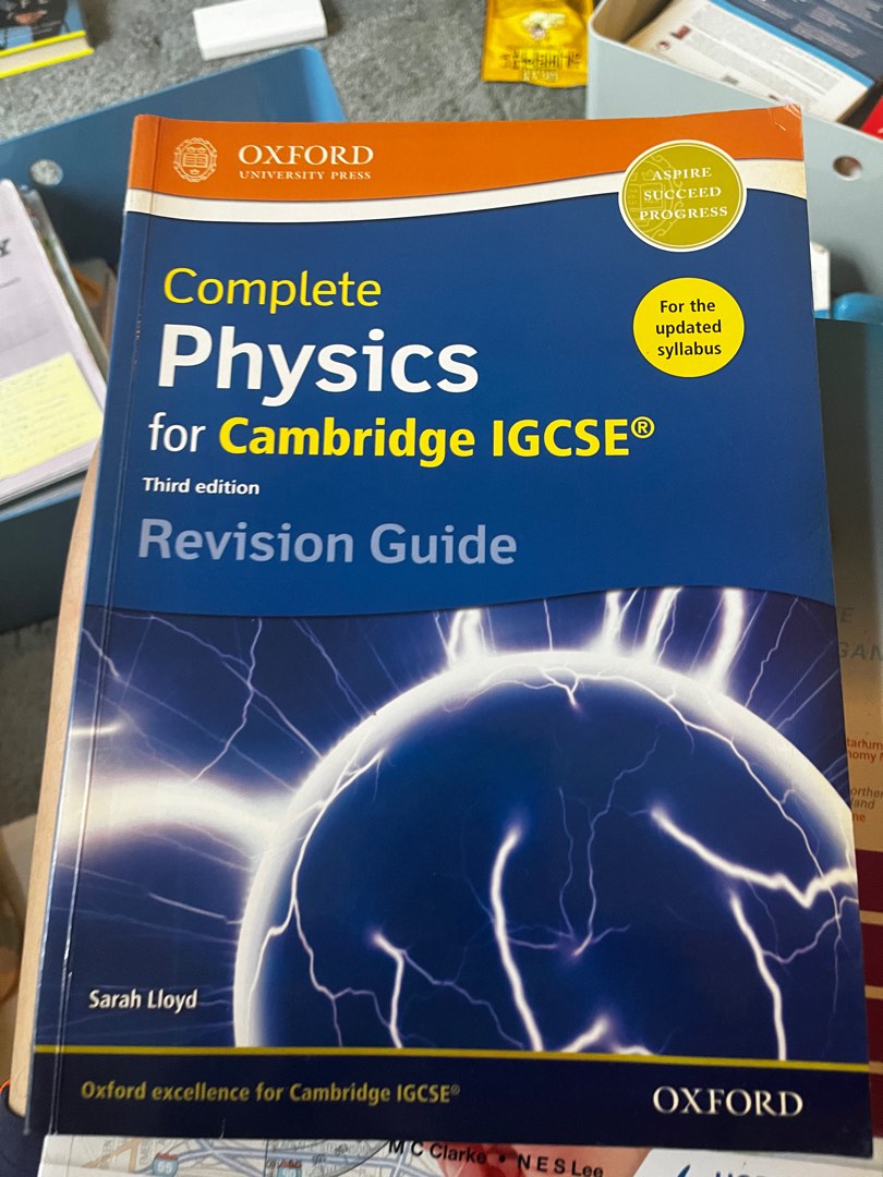 IGCSE PHYSICS TEXTBOOK (worth $30), Hobbies & Toys, Books & Magazines, Assessment Books on Carousell