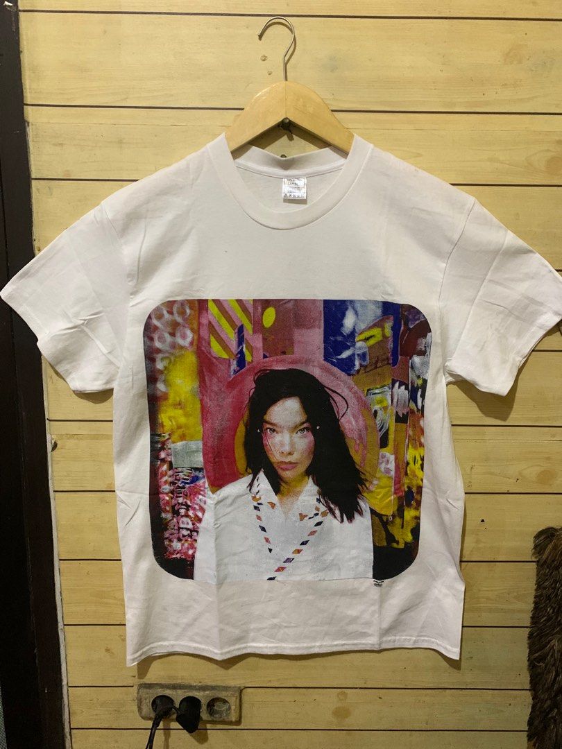 Kaos Bjork Post 1995, Fesyen Pria, Pakaian , Atasan di Carousell