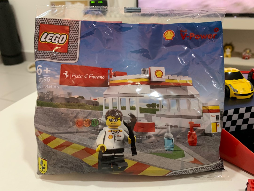 LEGO Shell V-Power Ferrari Shell Station & Minifigure Polybag, Hobbies ...