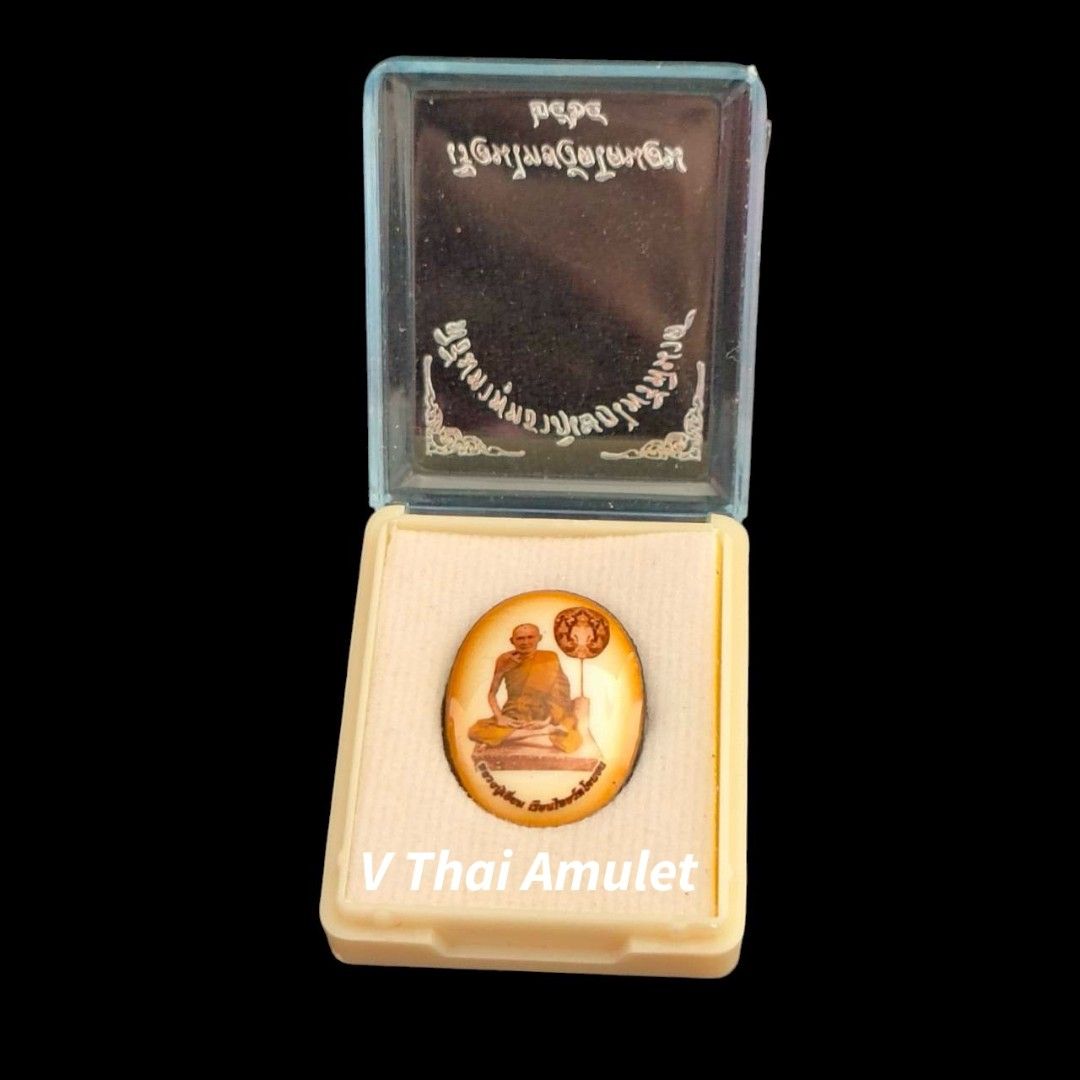 Locket Lp Yiam Wat Konon Thai amulet, Hobbies & Toys, Memorabilia ...