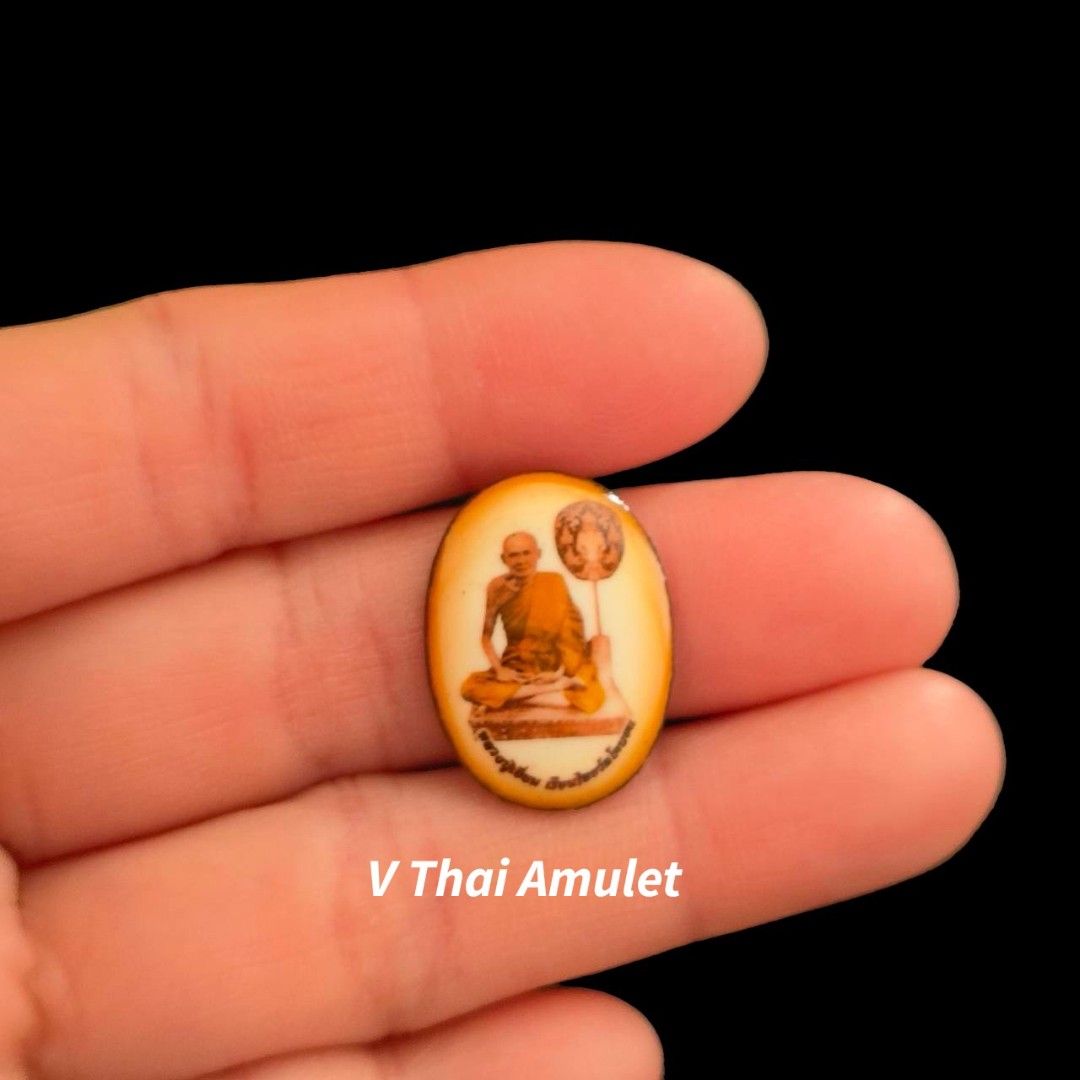Locket Lp Yiam Wat Konon Thai amulet, Hobbies & Toys, Memorabilia ...
