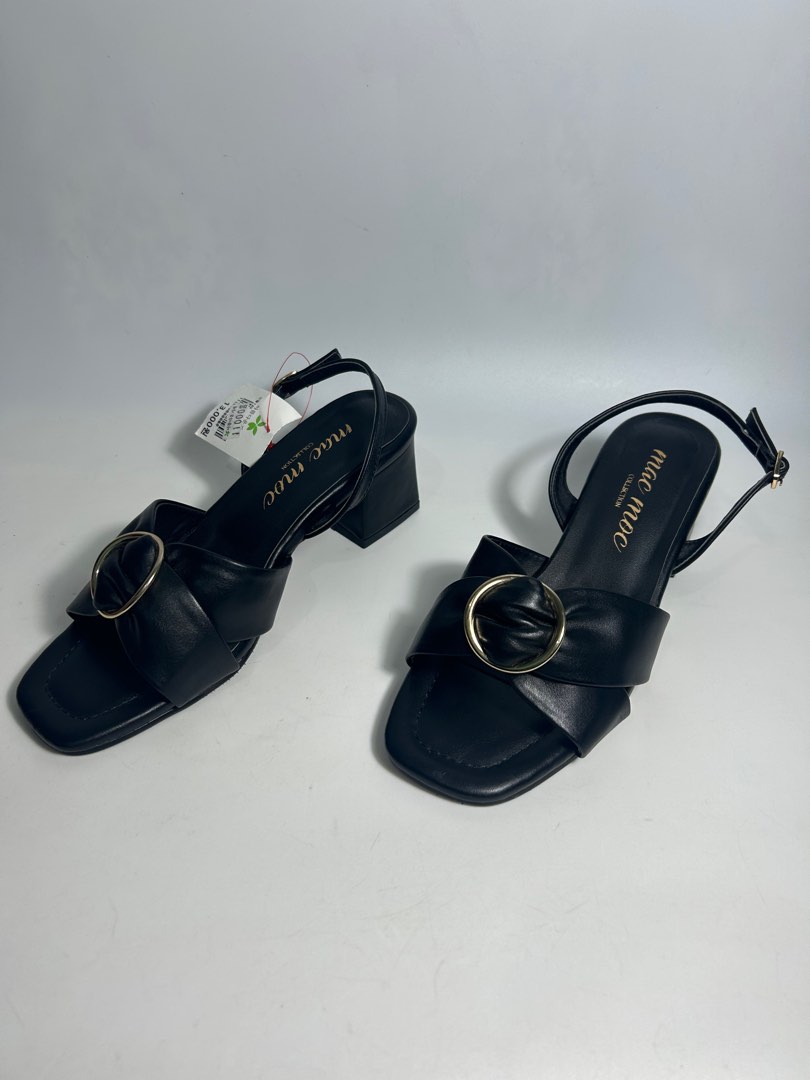 Mac&Moc Collection, Women's Fashion, Footwear, Flats & Sandals on Carousell