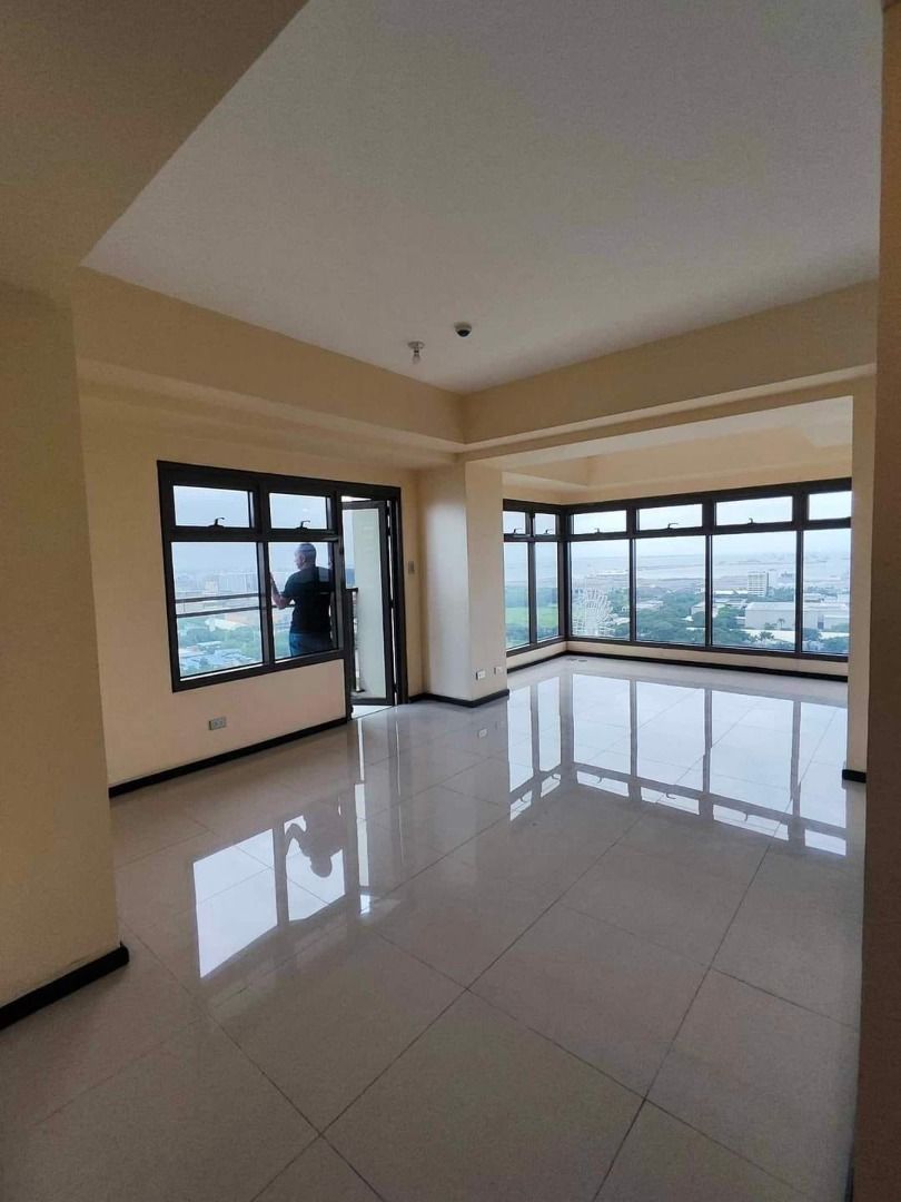 NEW Manila Bay Condo Roxas Blvd Pasay RFO New and Beautiful Place THE ...