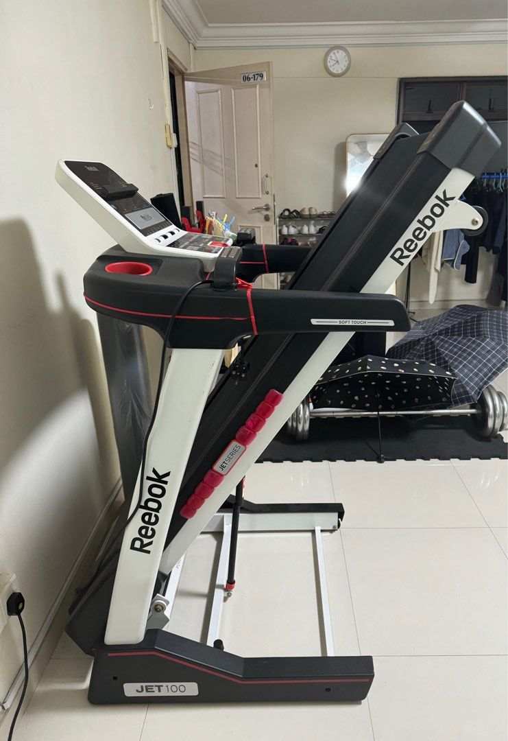 跑步机！Reebok Jet 100 Treadmill w/Bluetooth, Sports Equipment, Exercise ...