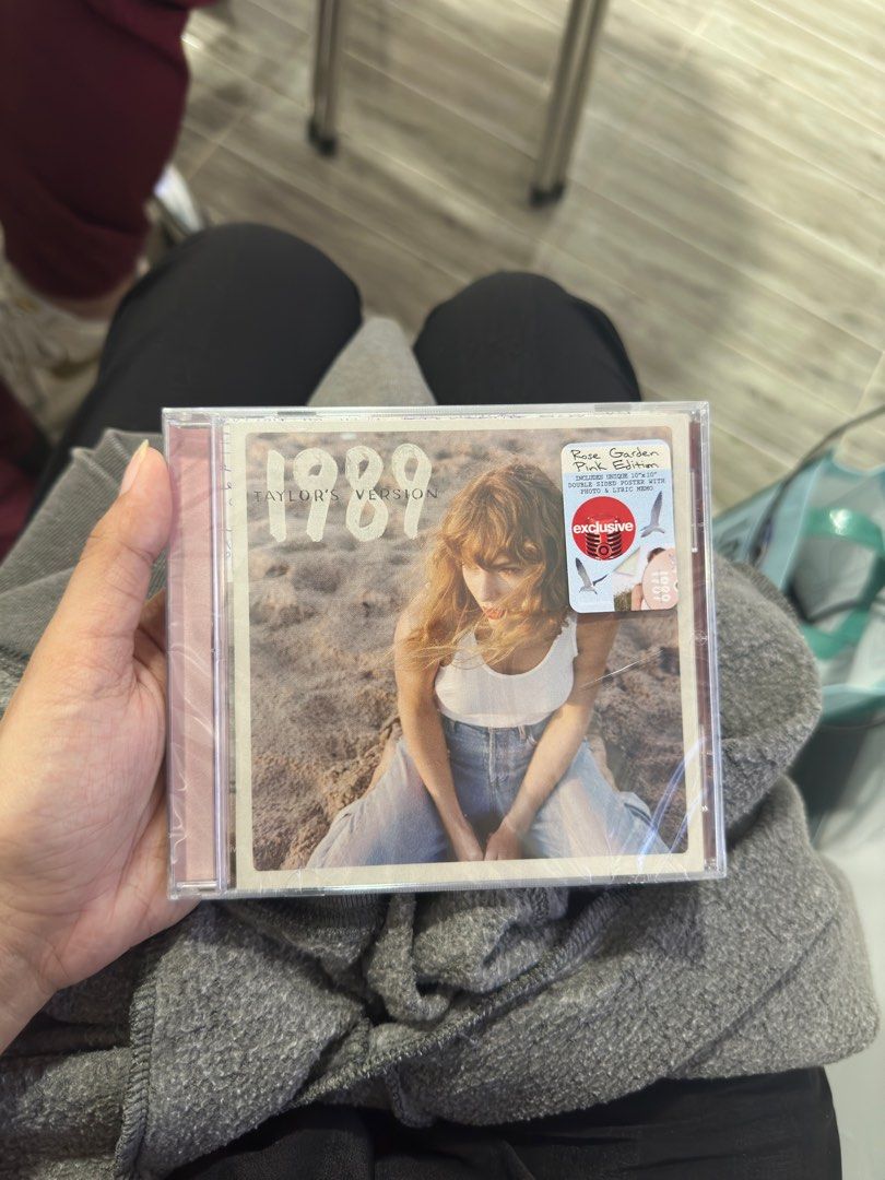 Taylor Swift - 1989 (Taylor's Version) Rose Garden Pink Deluxe Poster ...