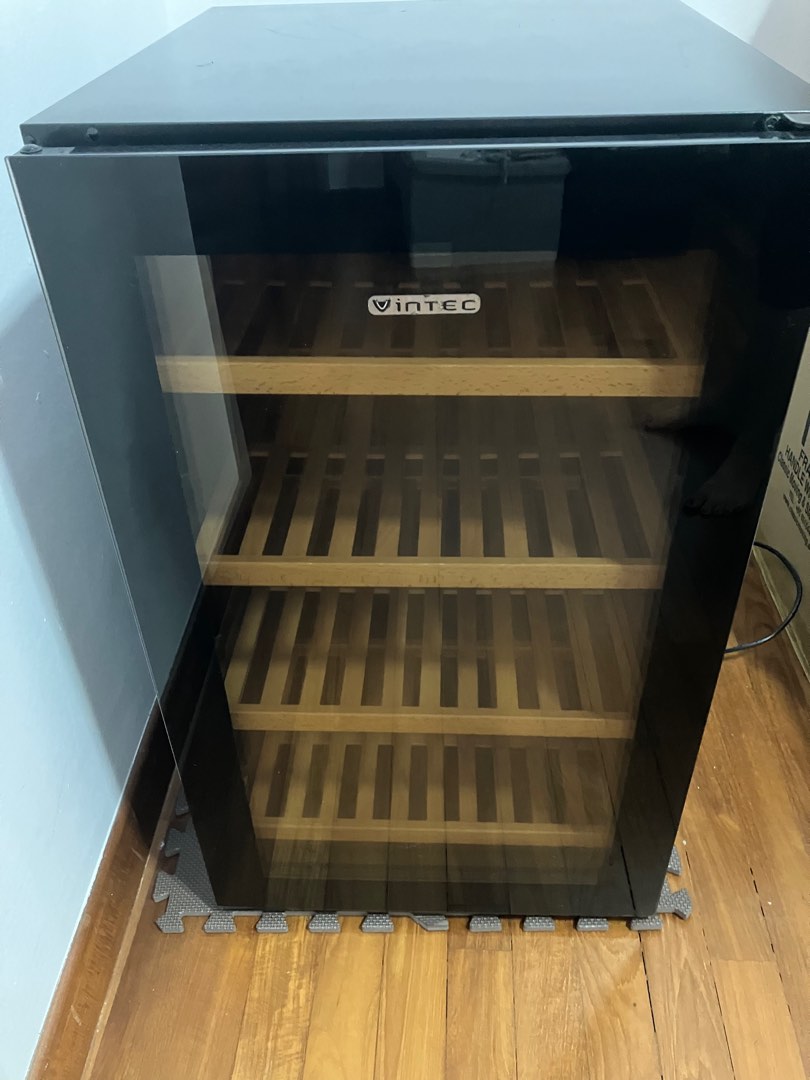Vintec Wine Fridge, TV & Home Appliances, Kitchen Appliances ...