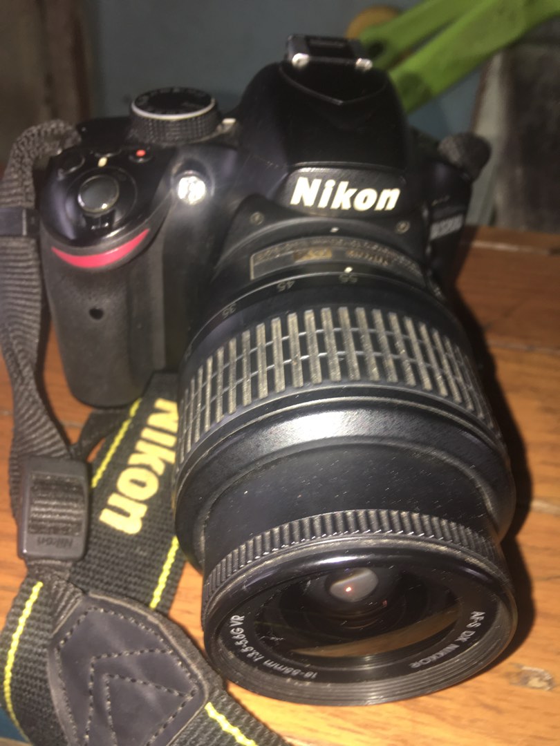 D3200 body with defective lens, Photography, Cameras on Carousell