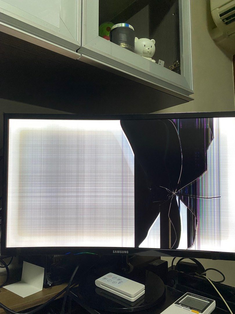 Damaged Samsung 24 inch Monitor, Computers & Tech, Parts & Accessories ...