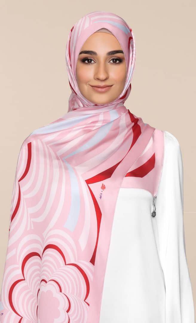 Duck x chupa chups in Strawberry Cream, Women's Fashion, Muslimah ...