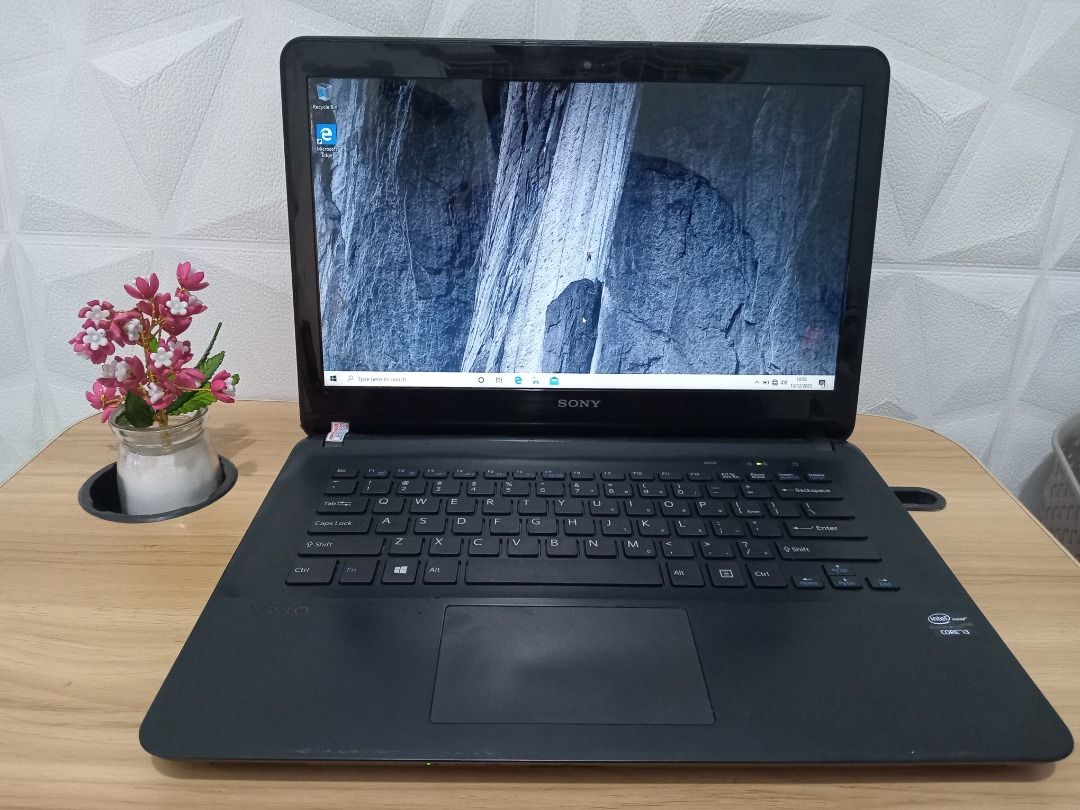 Laptop sony SVF142C1WW ram 2 windows 10 warna hitam realpict no minus ...
