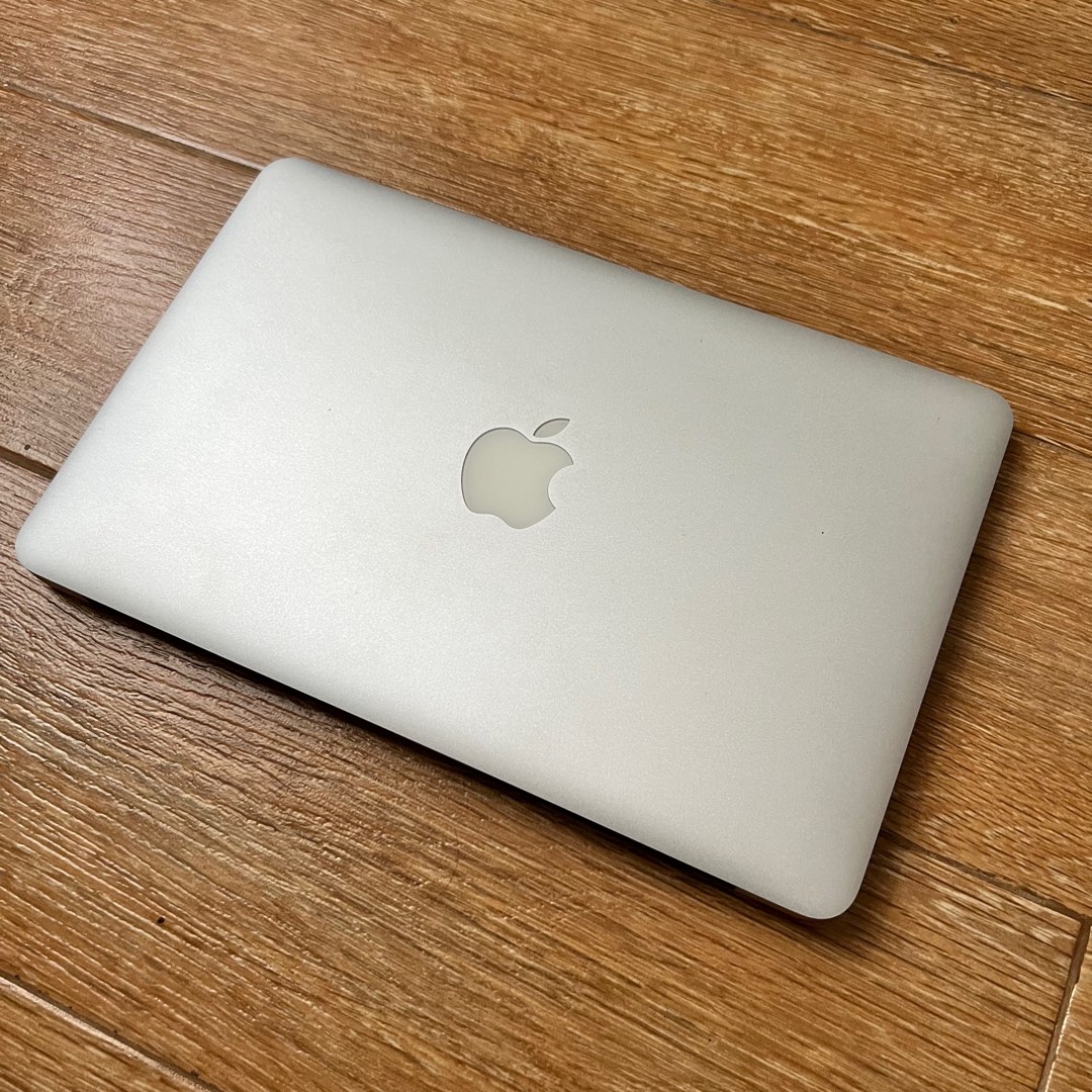 MacBook Air Prop Foto, Elektronik, Komputer, Laptop di Carousell