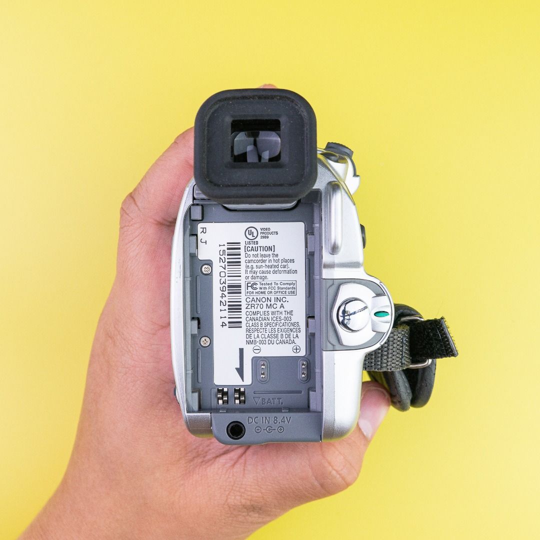 (MINI DV) Canon ZR70 MC Digital Video Camcorder Cassette Type Handycam ...