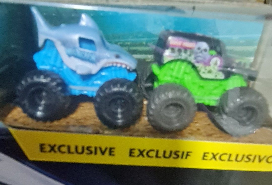 MONSTER JAM MINI - MEGALODON RACE CHOMP PLAYSET with Mini Megalodon and ...