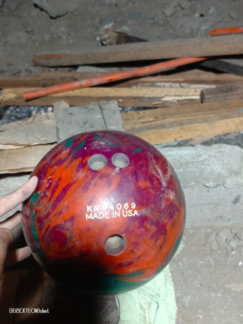 MVP BONG COO BOWLING BALL, Sports Equipment, Other Sports Equipment and ...