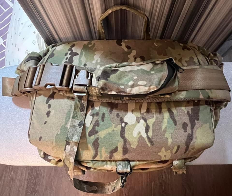 Mystery Ranch Outsider Messenger (Multicam), Men's Fashion, Bags ...