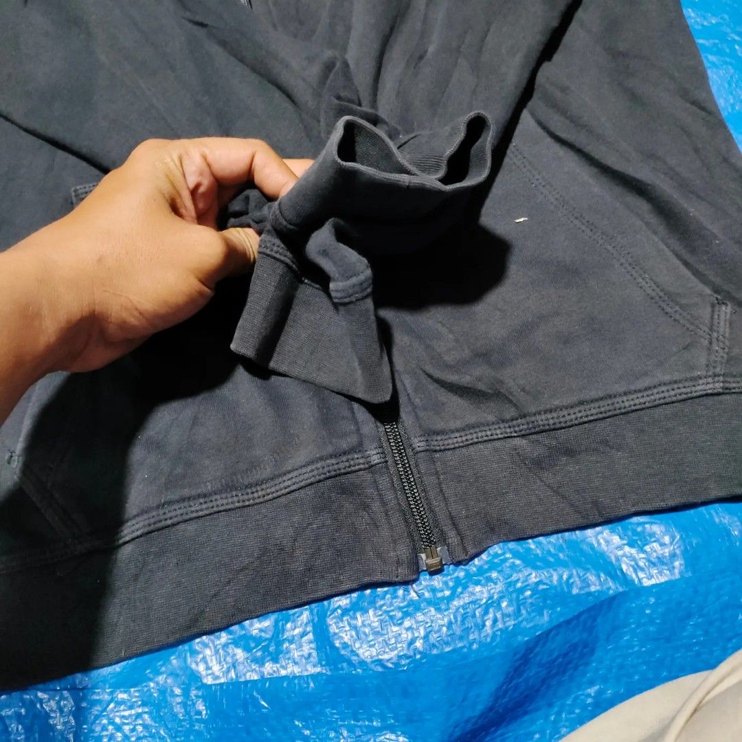 Nike Jiper logo bordir, Fesyen Pria, Pakaian , Atasan di Carousell