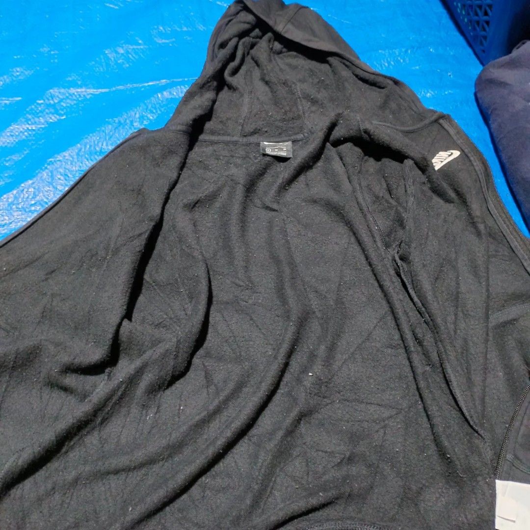 Nike Jiper logo bordir, Fesyen Pria, Pakaian , Atasan di Carousell