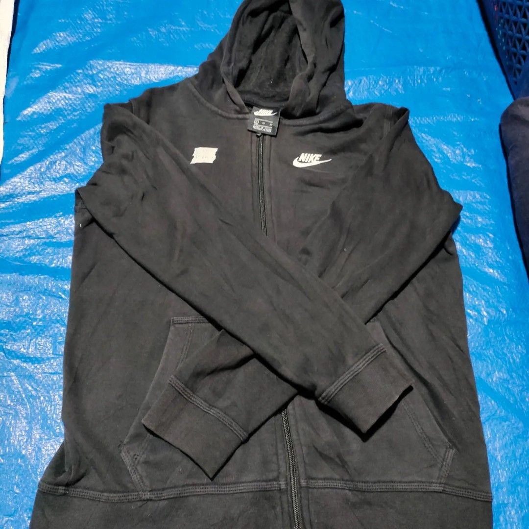Nike Jiper logo bordir, Fesyen Pria, Pakaian , Atasan di Carousell