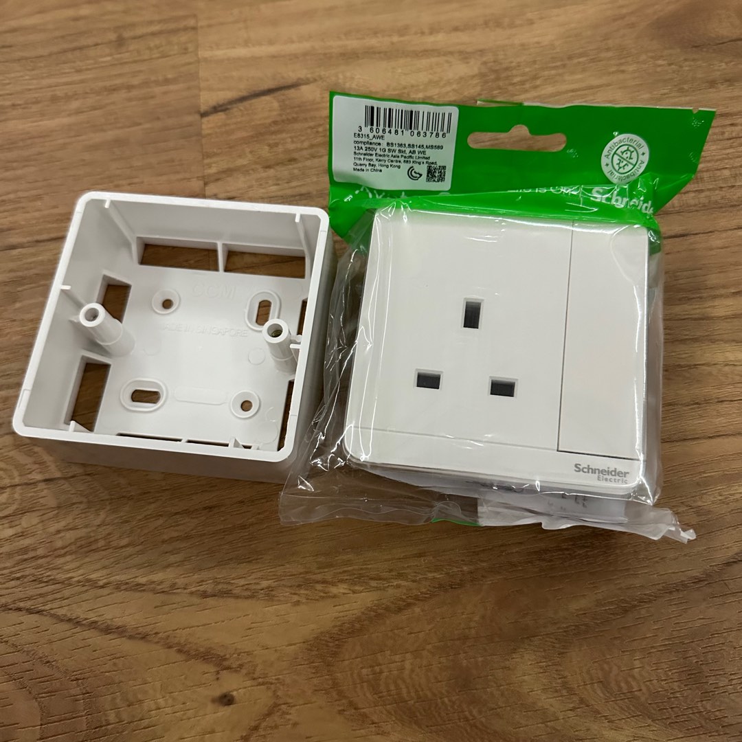 Schneider AvatarOn 1G 13A SSO Switched Socket Outlet White, TV & Home ...