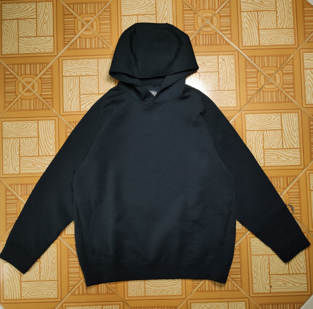 UNIQLO WARMTECH HOODY, Men's Fashion, Tops & Sets, Hoodies on Carousell