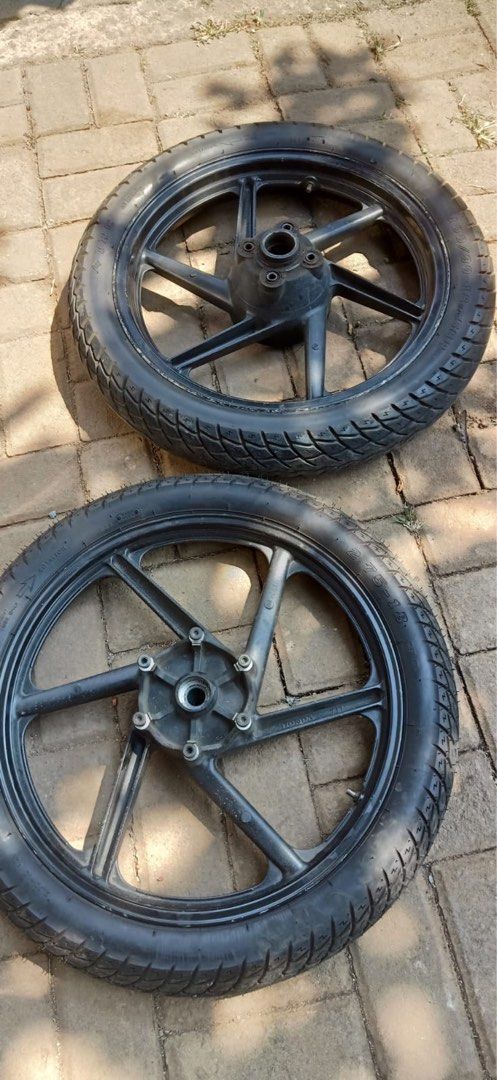 Velg dan ban megapro '09, Motor di Carousell