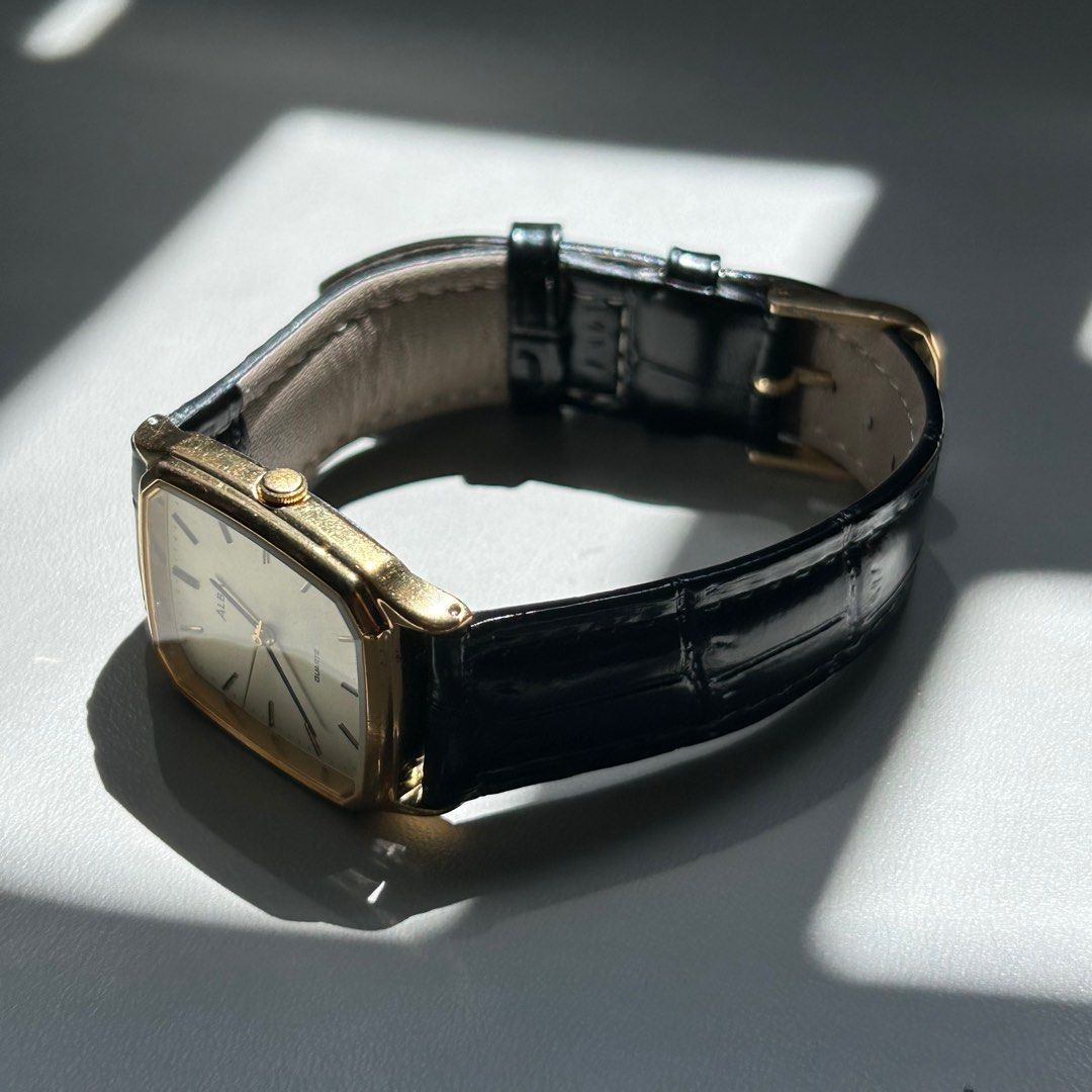 Vintage Alba Quartz Tank V501-5C30, Men's Fashion, Watches ...