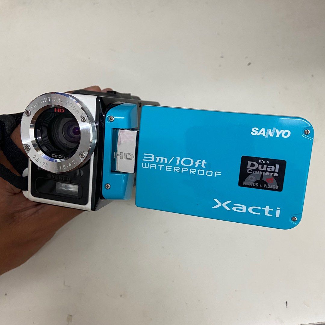 Vintage Sanyo Xacti Waterproof Handycam Camcorder, Photography, Video Cameras on Carousell
