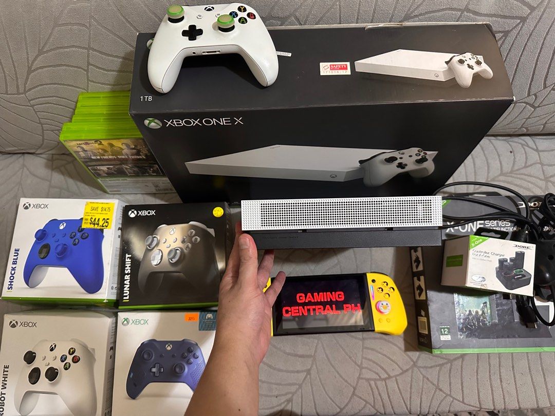 Xbox One X 1TB with 5 controllers and 6 games, Video Gaming, Video Game ...