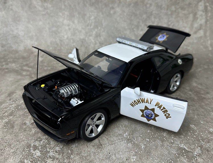 1/18 ACME Dodge Challenger SRT8 California Highway Patrol (full opening ...