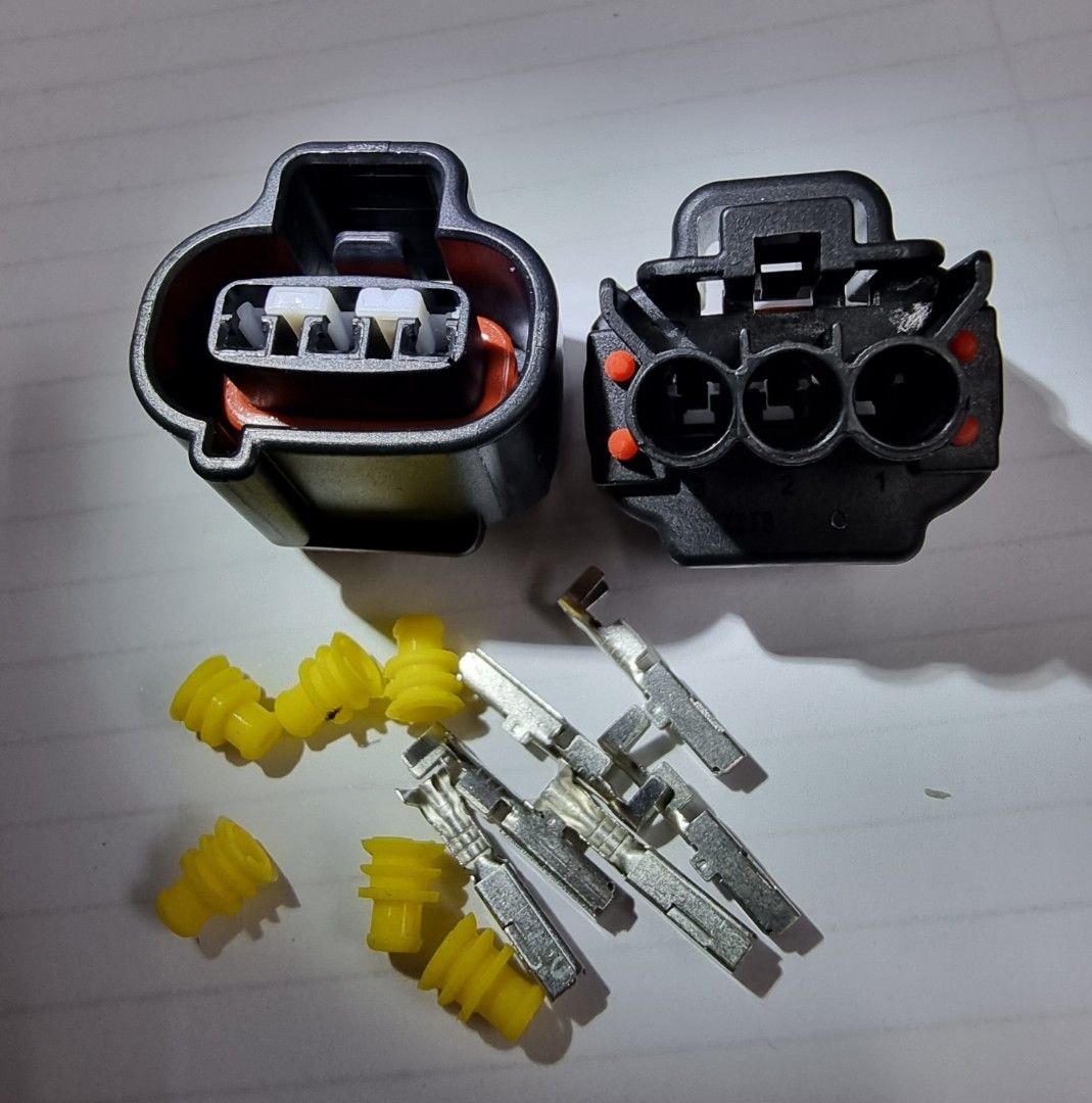 3 pin Toyota Socket, Car Accessories, Electronics & Lights on Carousell