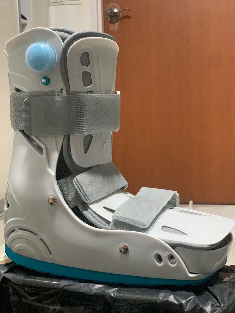Aircast Boot, Health & Nutrition, Braces, Support & Protection on Carousell
