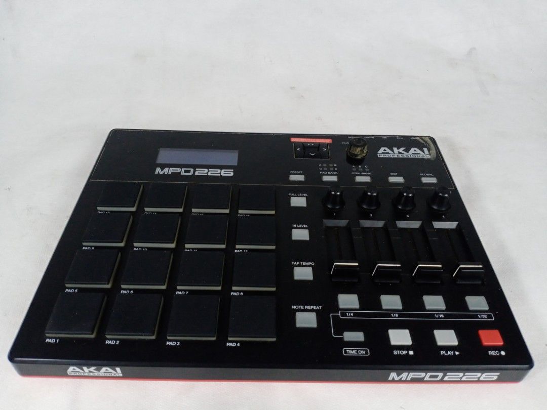 AKAI MPD 226 DRUM PAD SEQUENCER MPD226 MPC bkn 218 studio, Musik ...