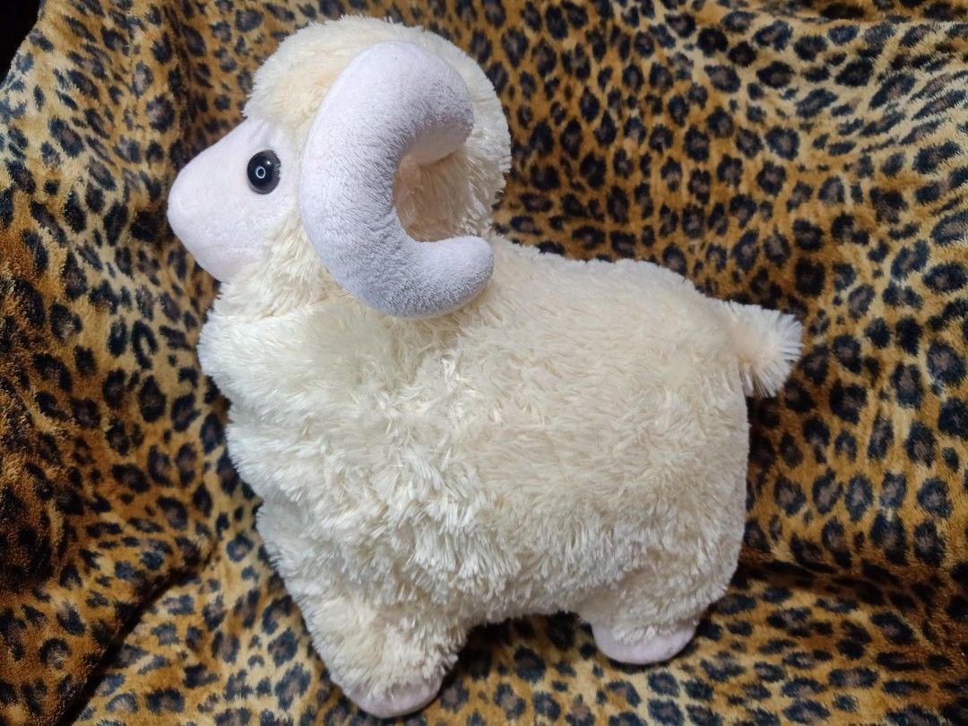 BIG SIZE REALISTIC SHEEP / LAMB PLUSH TOY, Hobbies & Toys, Toys & Games ...