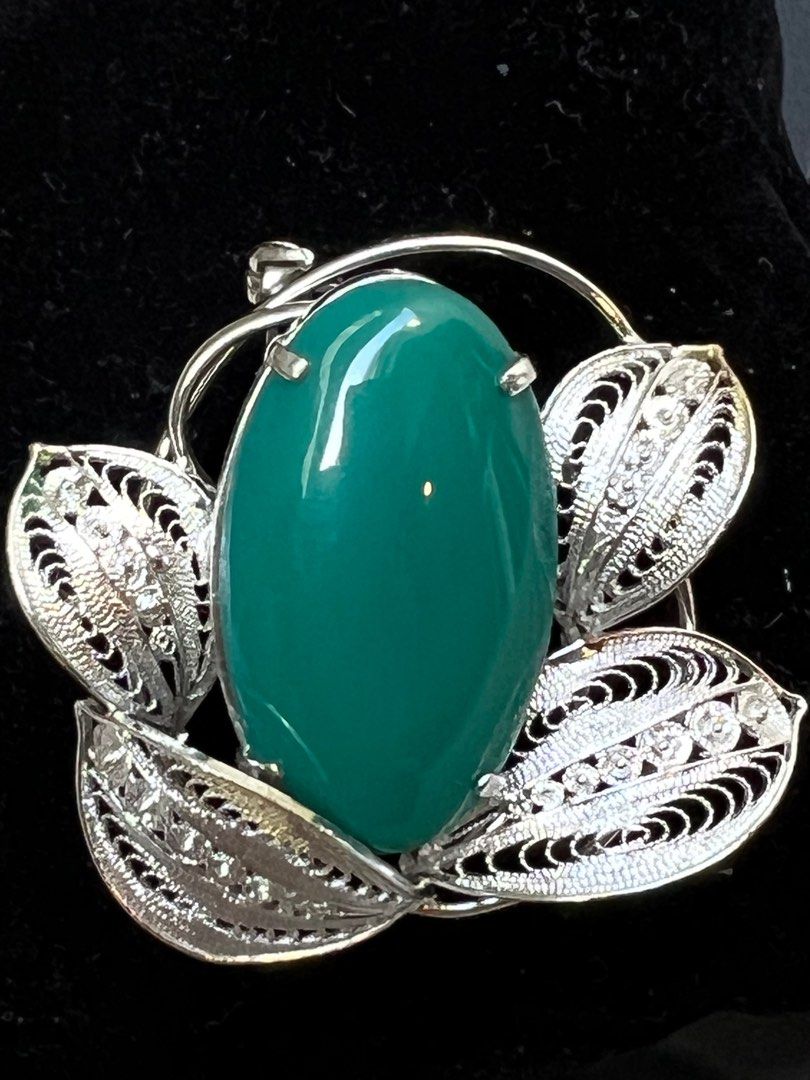 Brooches in jade and silver setting Japan made, Women's Fashion ...