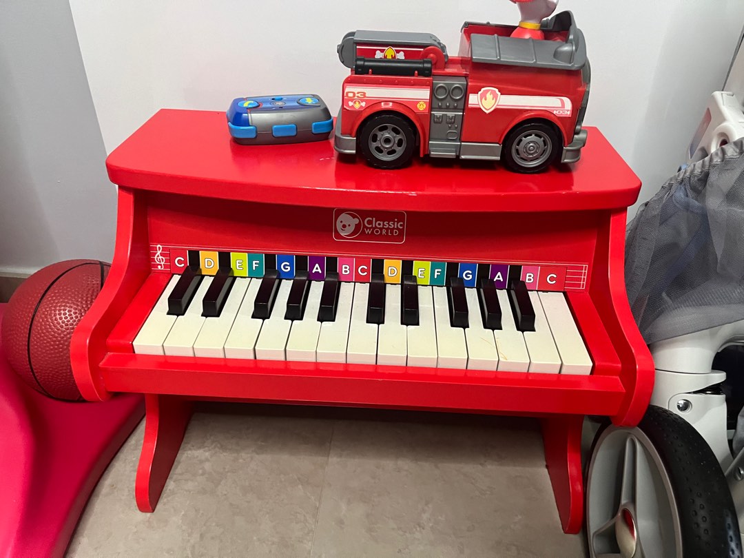 Classic 25 key piano, Hobbies & Toys, Music & Media, Musical ...