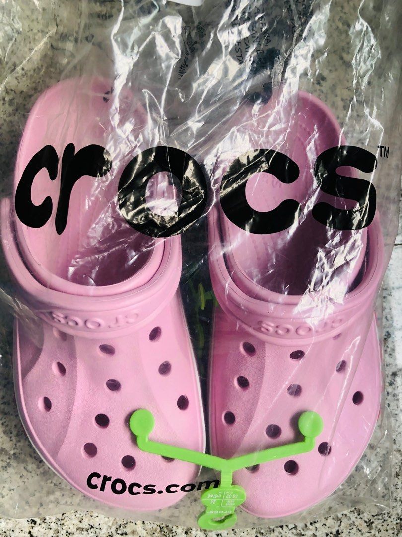 Crocs, Women's Fashion, Footwear, Flipflops and Slides on Carousell