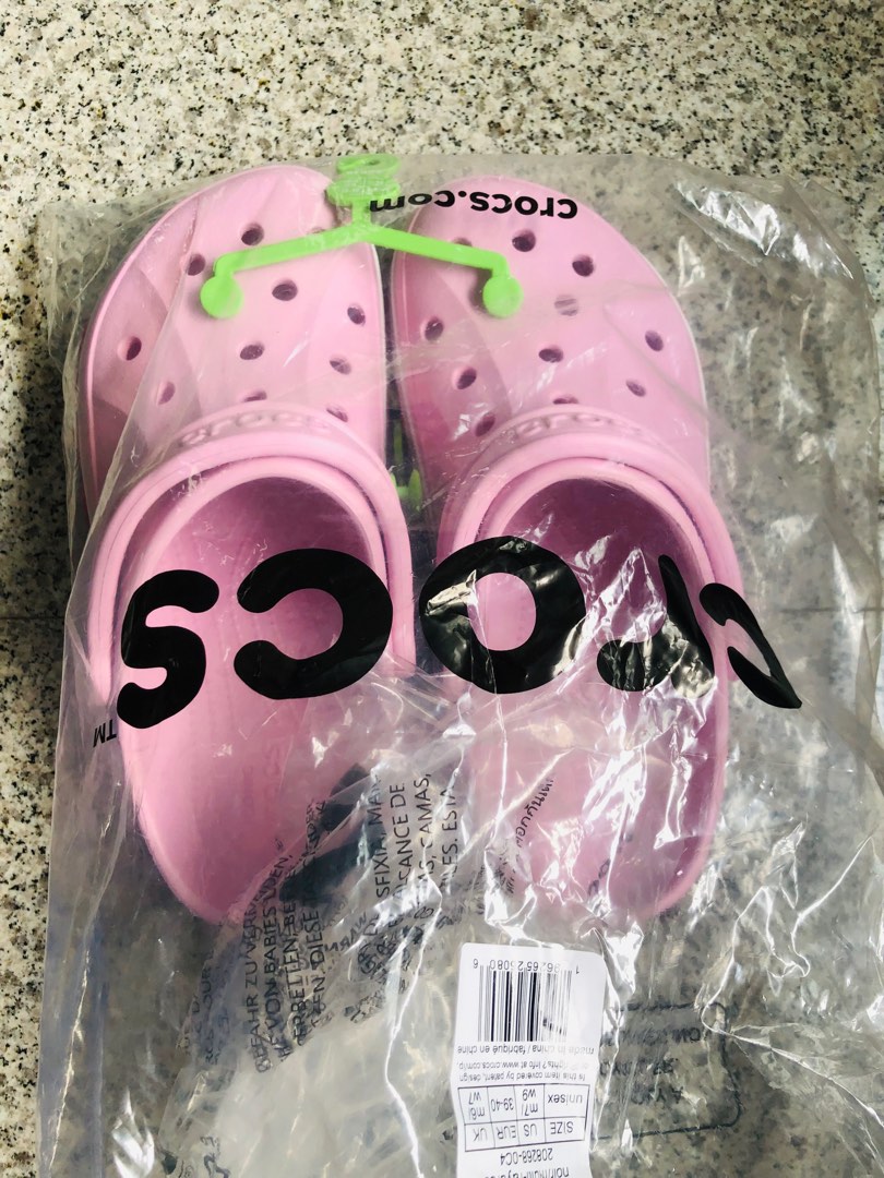 Crocs, Women's Fashion, Footwear, Flipflops and Slides on Carousell