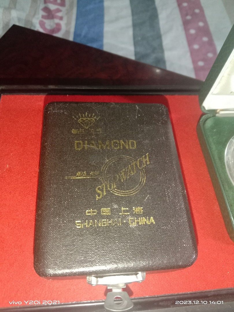 Diamond Stop Watch, Hobbies & Toys, Memorabilia & Collectibles, Vintage Collectibles on Carousell