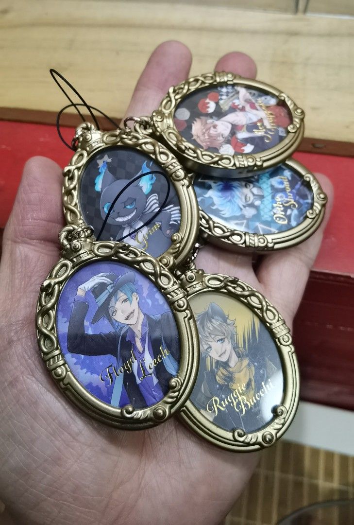 Disney Twisted Wonderland Photo Frame Keychains collection, Hobbies ...