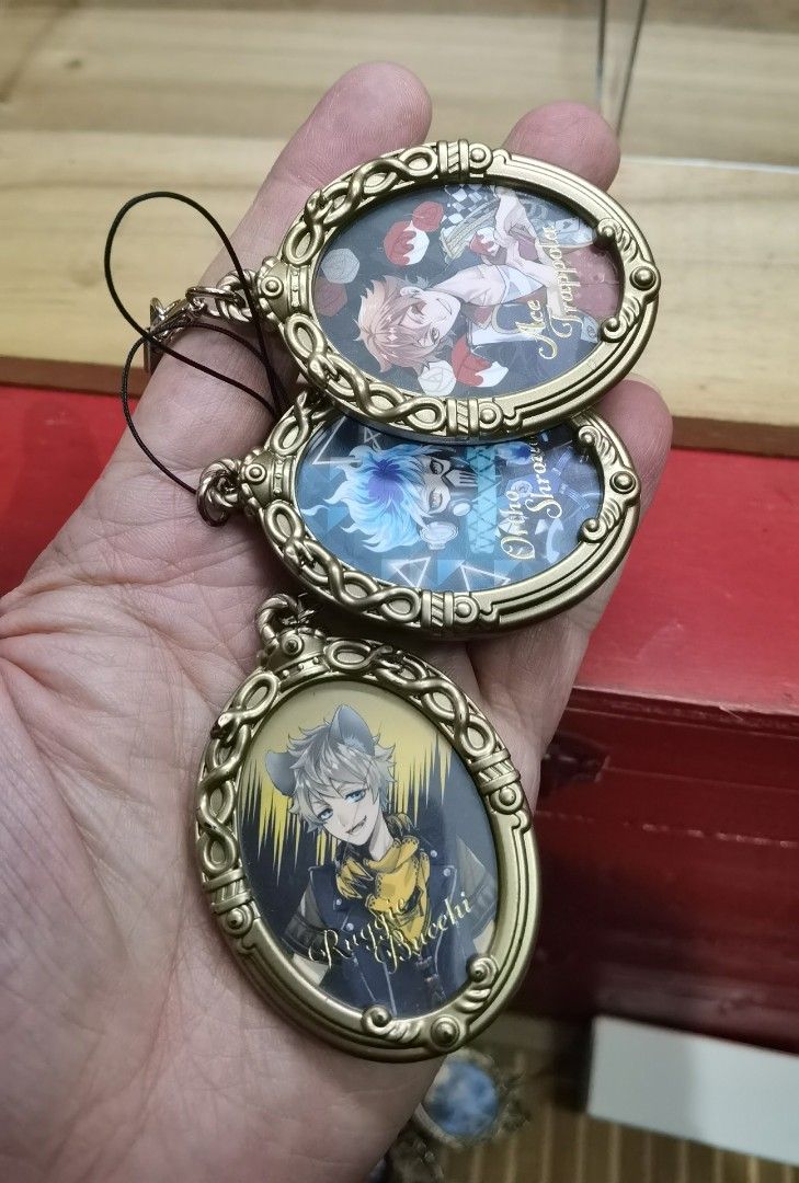 Disney Twisted Wonderland Photo Frame Keychains collection, Hobbies ...