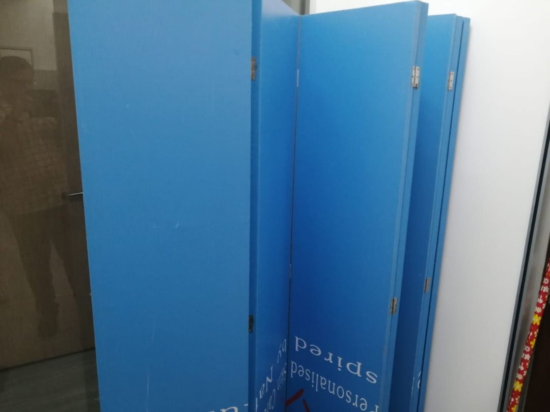 Foldable partitioning walls, Free Items on Carousell
