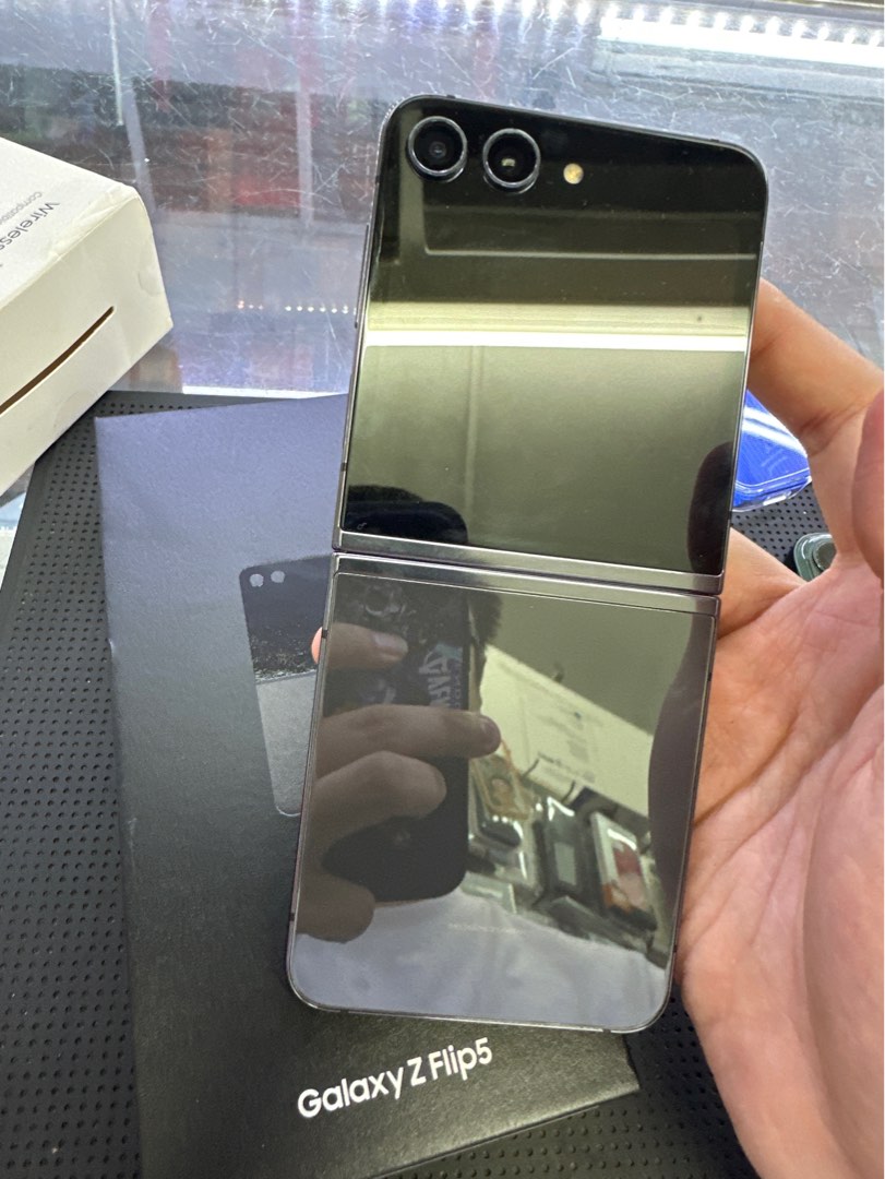Galaxy Z Flip 5 Graphite 256GB, Mobile Phones & Gadgets, Mobile Phones ...