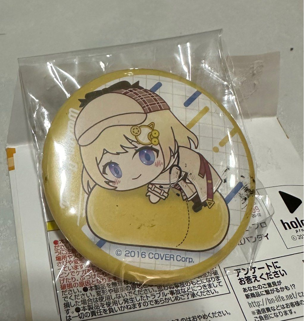 Hug Meets Can Badge Box B and E, Hobbies & Toys, Memorabilia ...