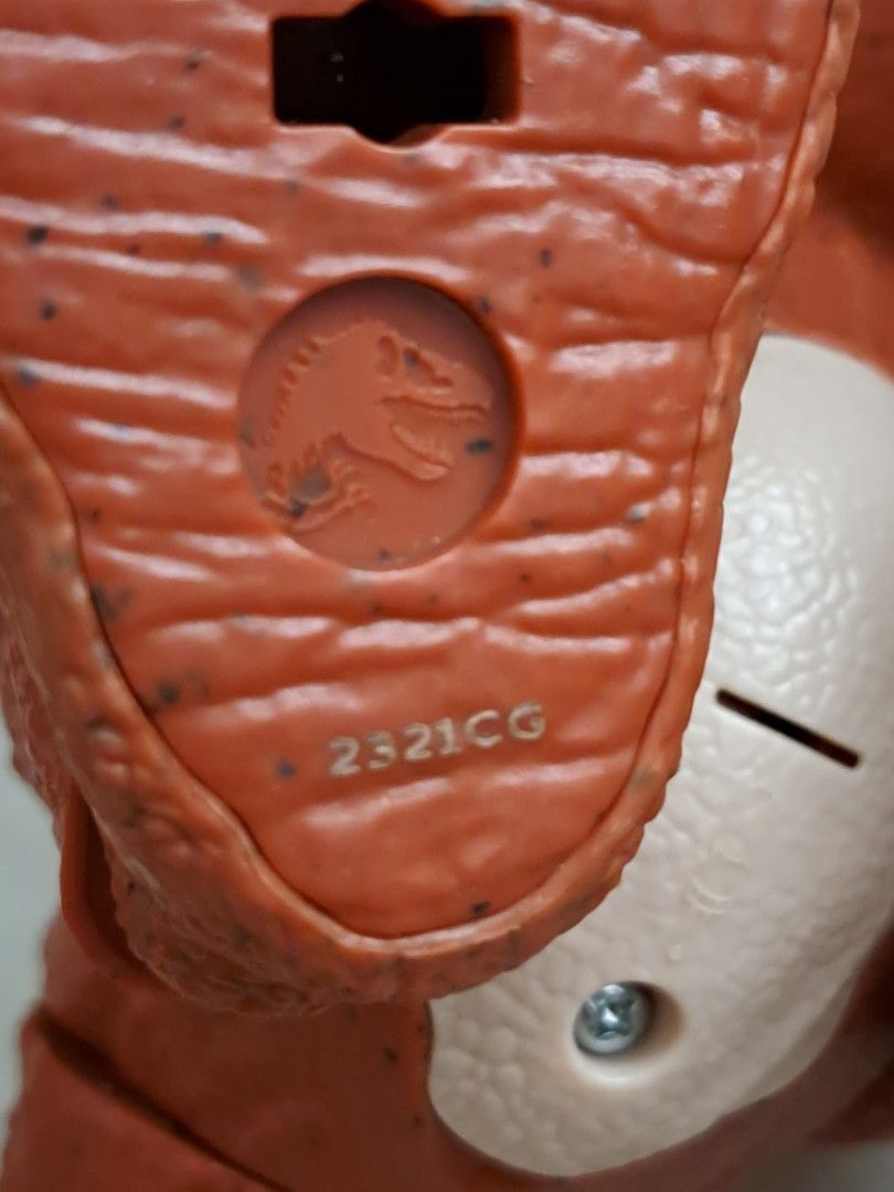 Jurassic World HBY84 World Wild Chompin Carnotaurus Toro Figure Toy ...